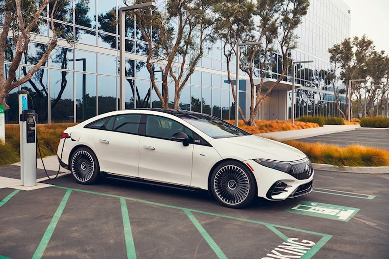 Amg eqs 53 store