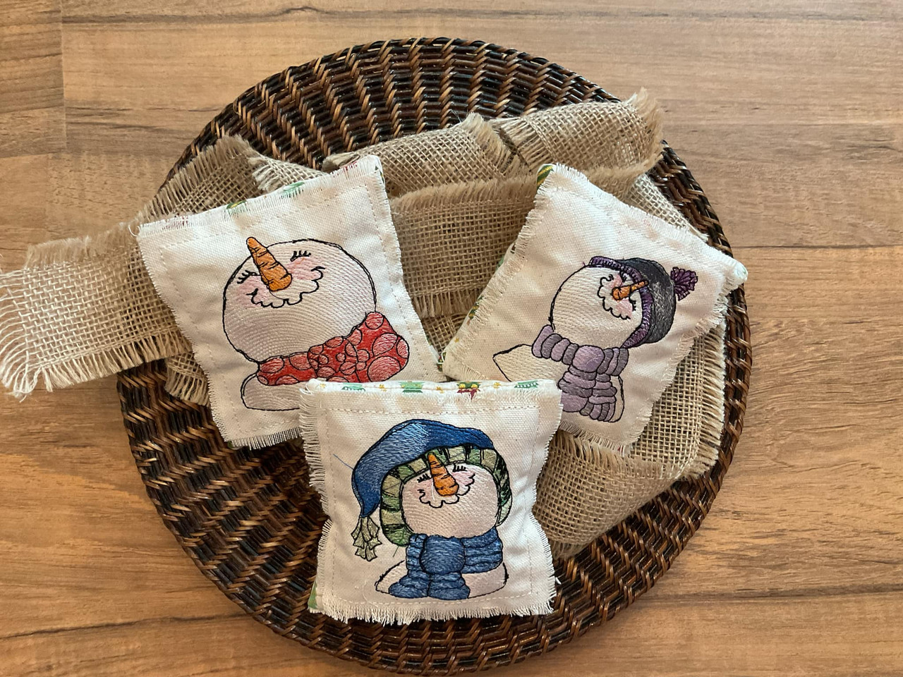 Snowmen Mini Pillows - Embroidery Designs