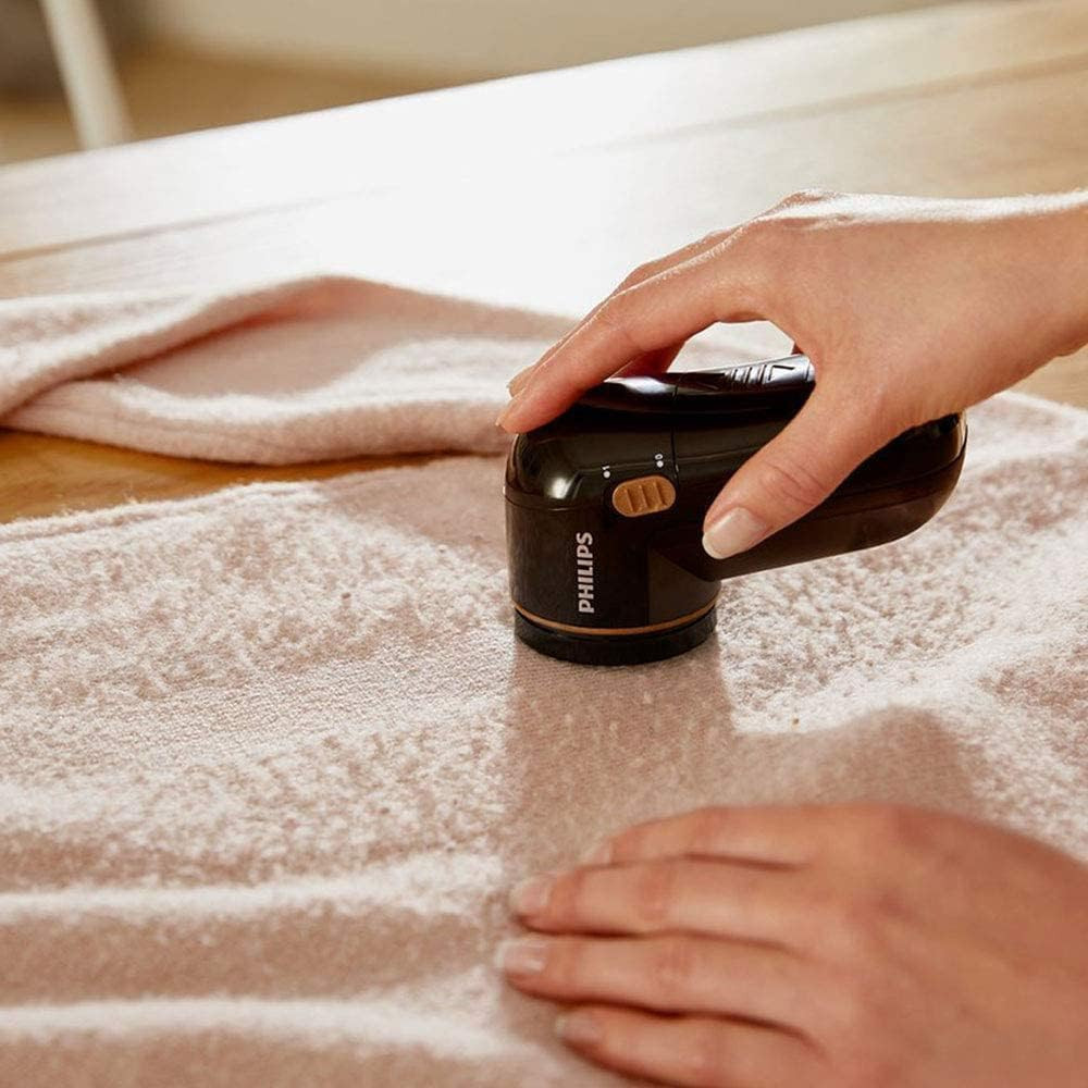 Philips GC026/80 Fabric Shaver | Black/Gold - expert.ie