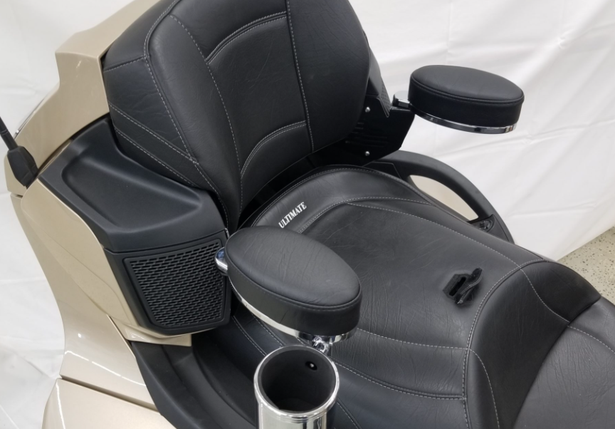 RT 2018-2019 - Appui-Bras Passager De Rivco - Les Accessoires Spyder