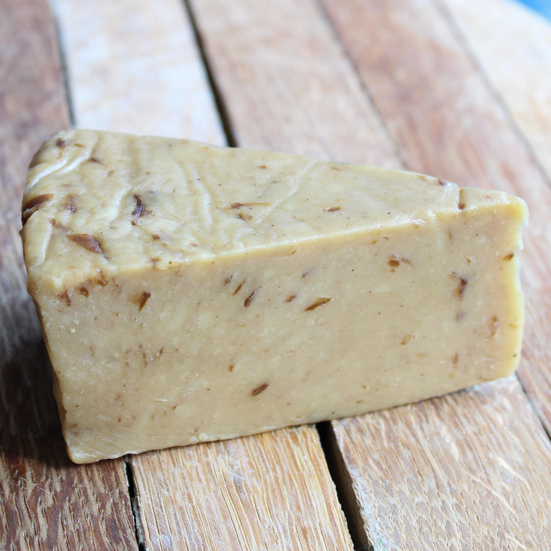 Pickwick Cheddar with Caramelised Onion - The Cheese Shop Pte. Ltd.