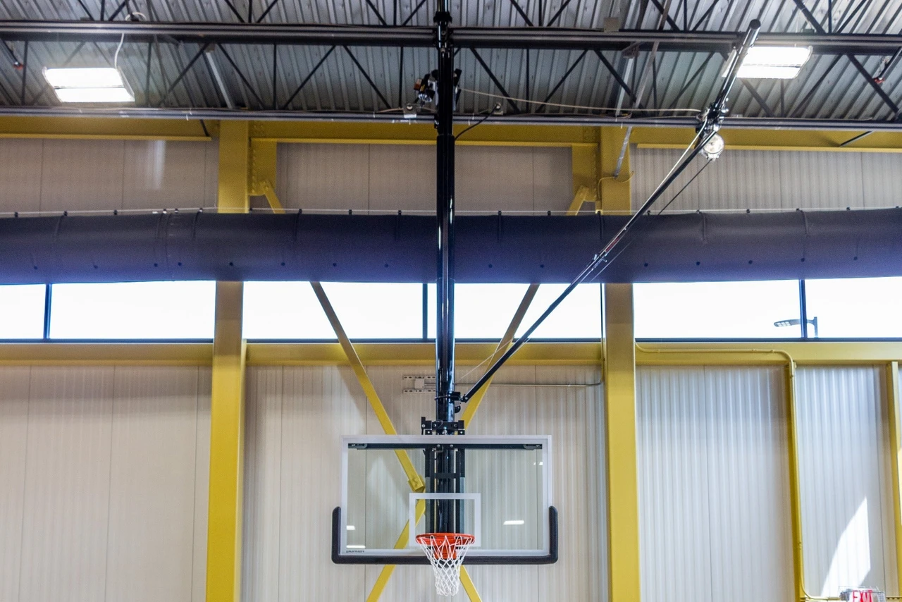 CEILING SUSPENDED SIDE FOLD, SIDE-BRACED BACKSTOP