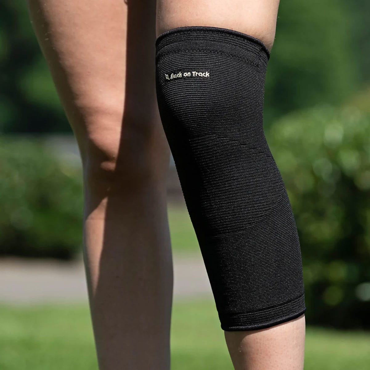 BACK ON TRACK Black Knee Brace 110000