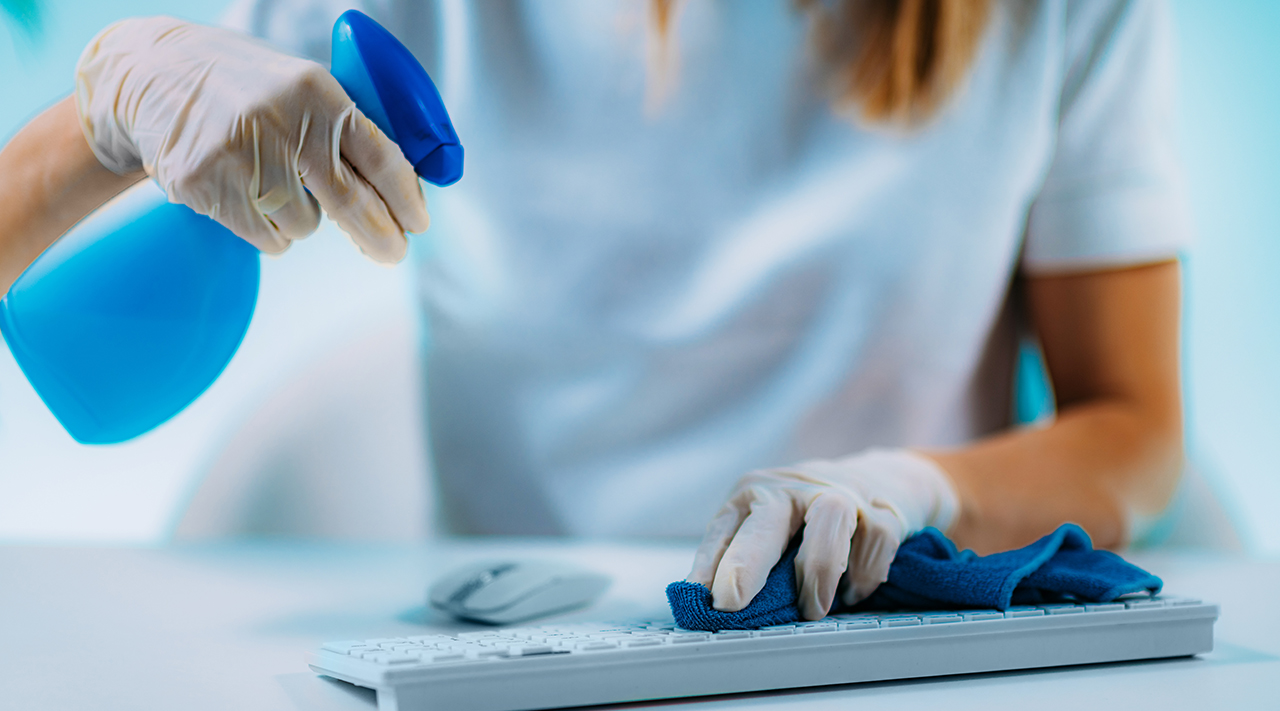 How to Disinfect Microfiber Cloths (Without Damaging Them) - Zogics