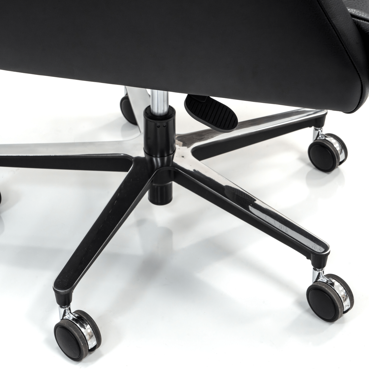 Ibis Conference Arm Chair - Cantoni