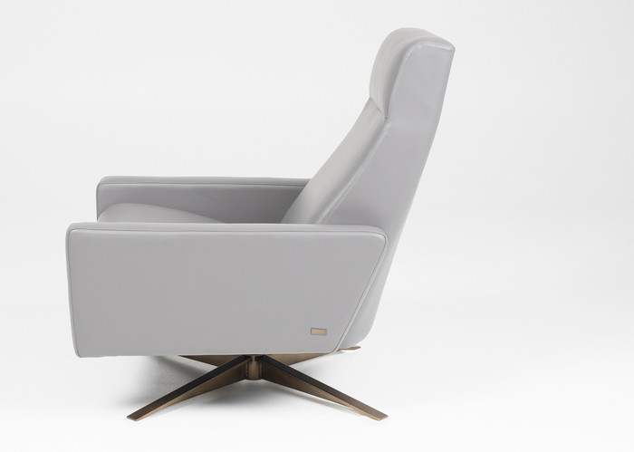 Chic & Comfortable American Leather Cloud Comfort Air Chair