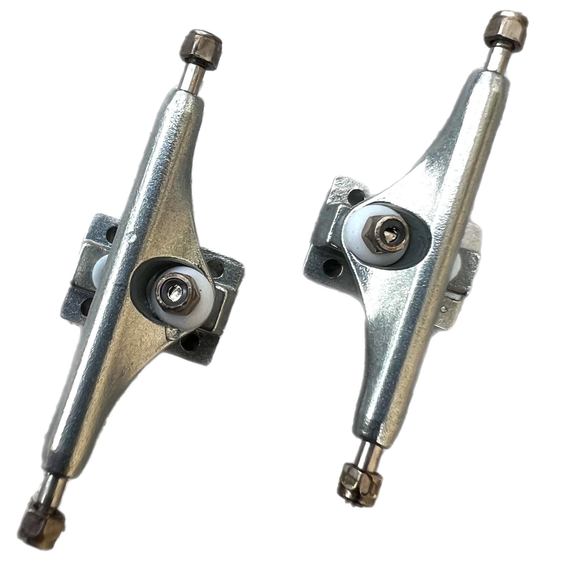 Metal fingerboard trucks with fully tuneable features and rubber bushings