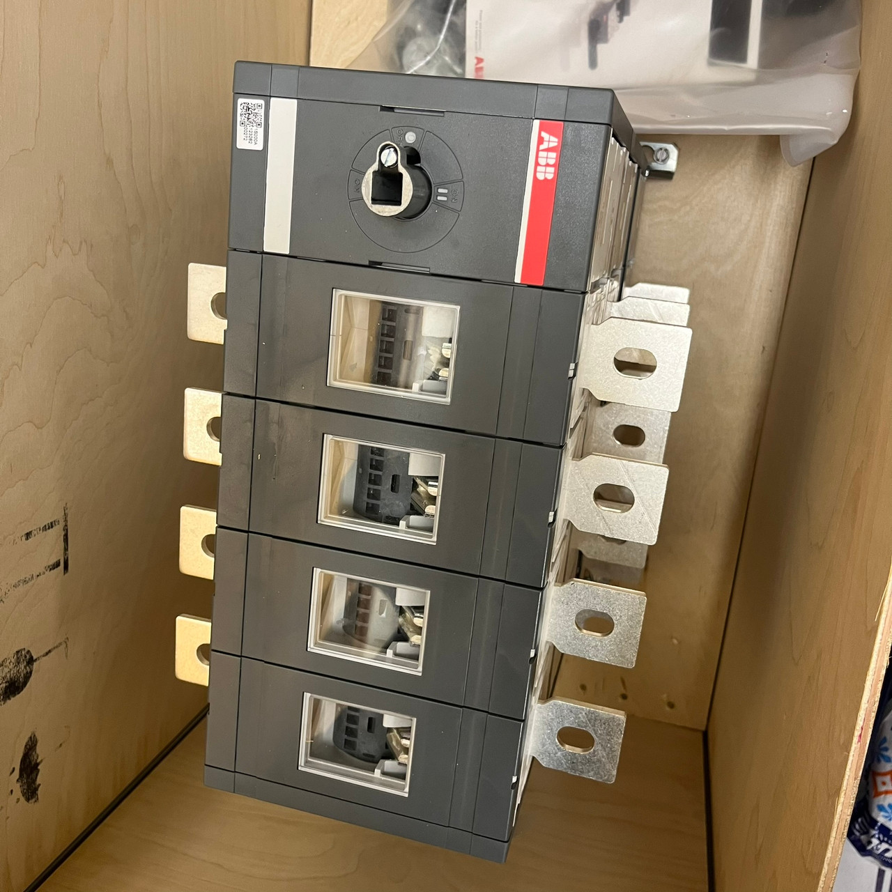 Transfer Switch OT800E04Y ABB 800A - Axxa - Motor Control & Automation