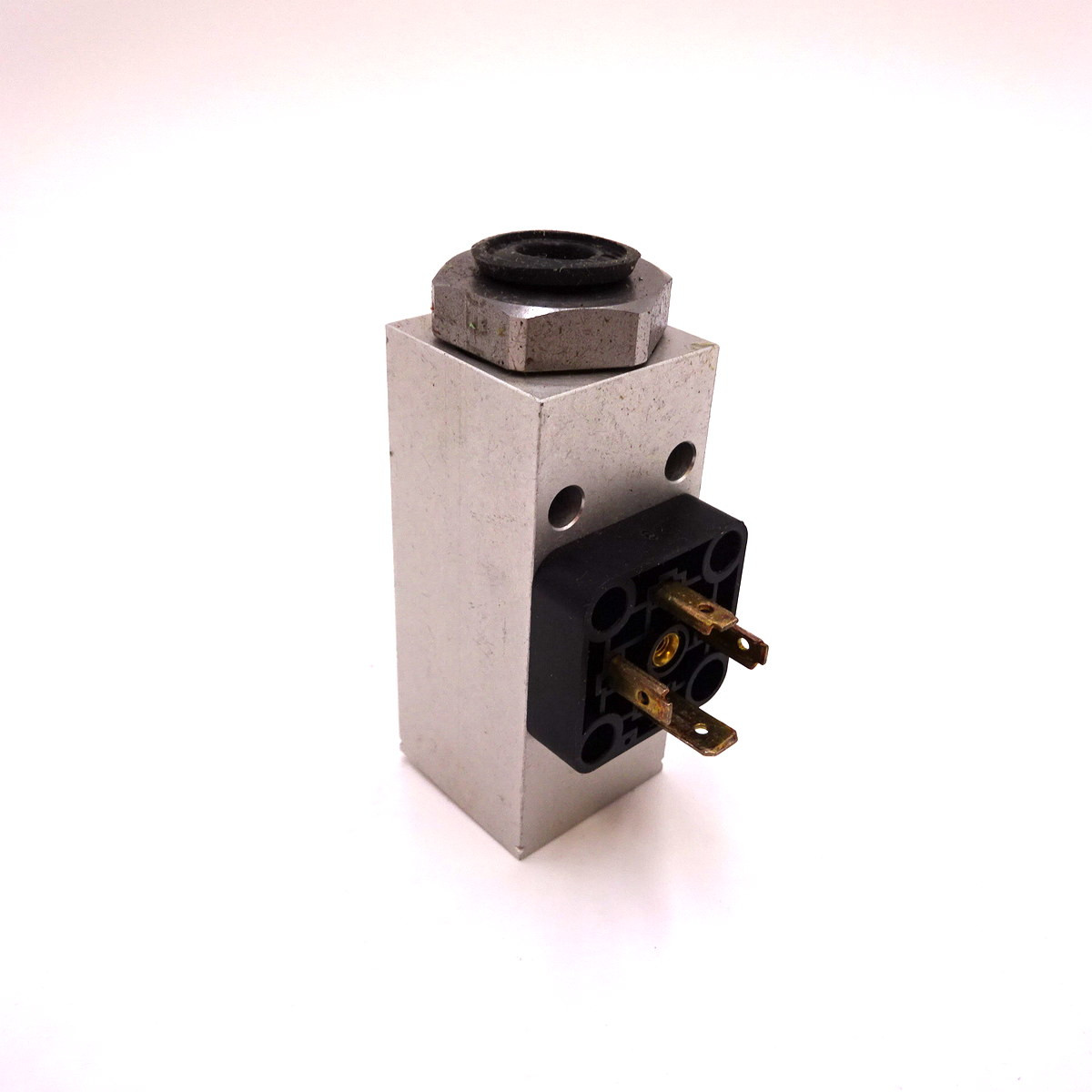 Electrical Equipment - Switches - Pressure Switches - Axxa - Motor ...