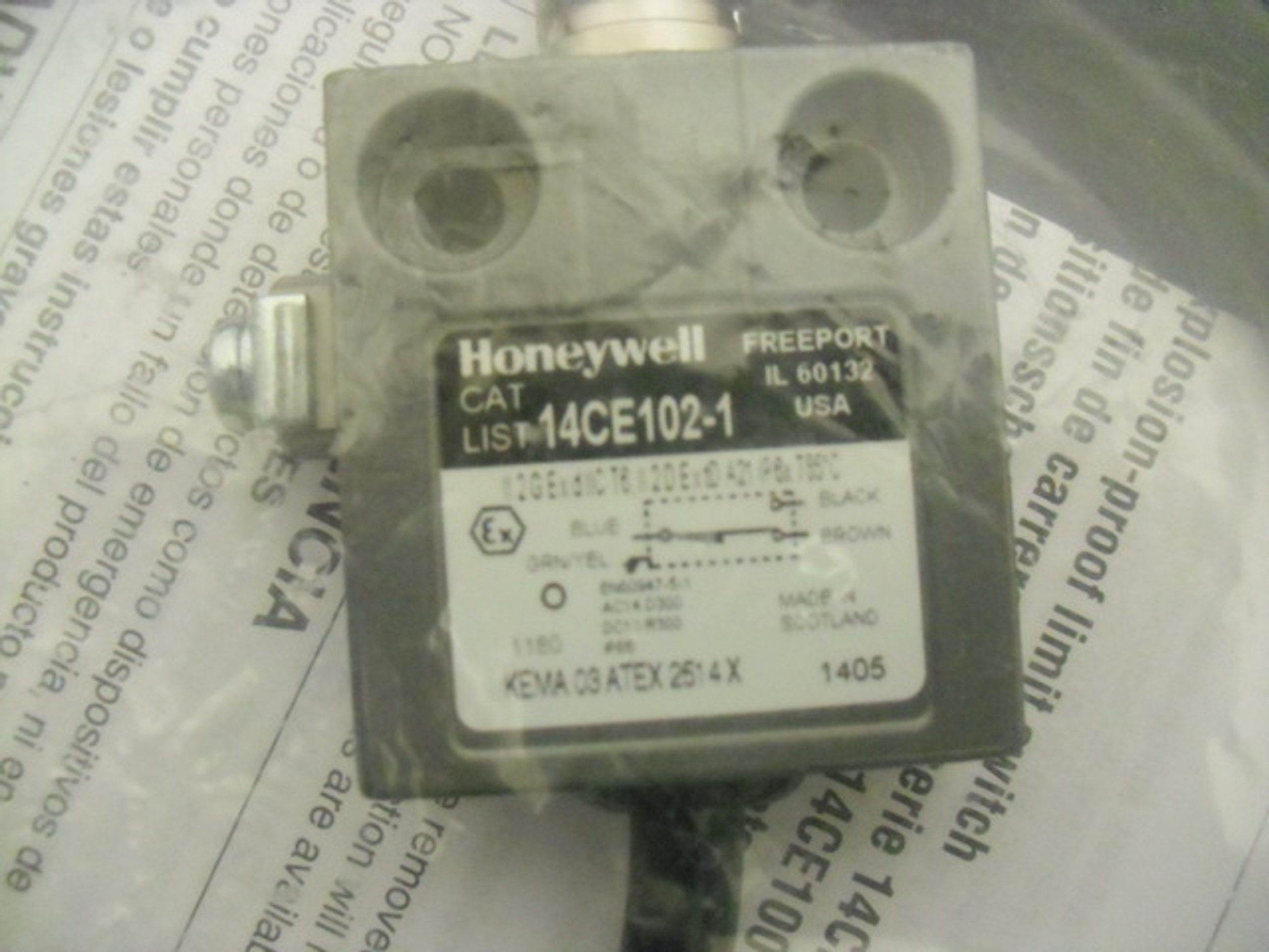 Limit Switch 14CE1021 Honeywell 14CE102-1 - Axxa - Motor Control & Automation
