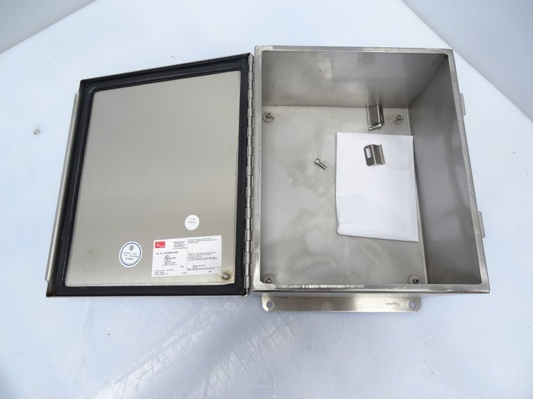 Hoffman A12106CHNFSS Enclosure