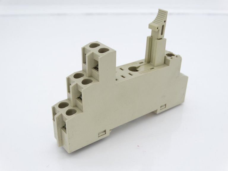 Omron P2RF-08-E Relay Socket