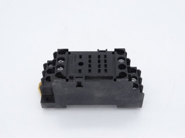 Omron PYF14A-E Relay Socket