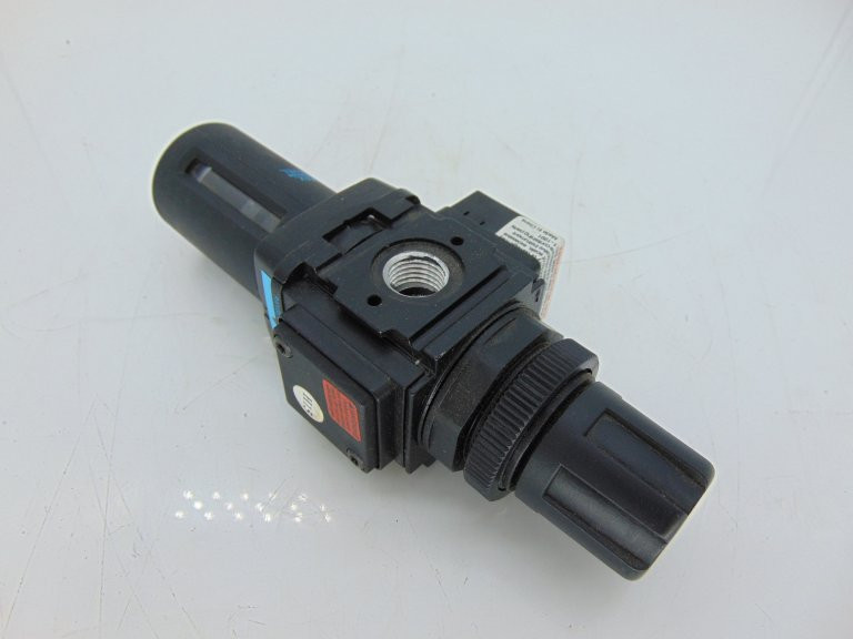 Wilkerson Pneumatic B08-02-FRG0 Air Pressure Regulator
