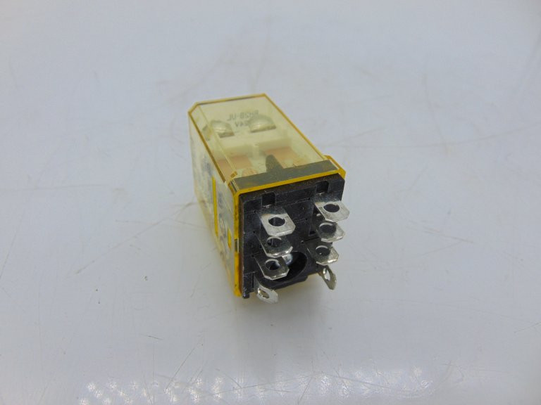 Idec RH2B-UL-DC24V Relay