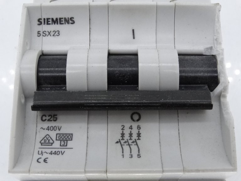 Siemens 5SX2-325-7 Circuit Breaker