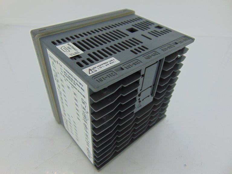 Yokogawa UT35A-000-11-00 Temperature Controller