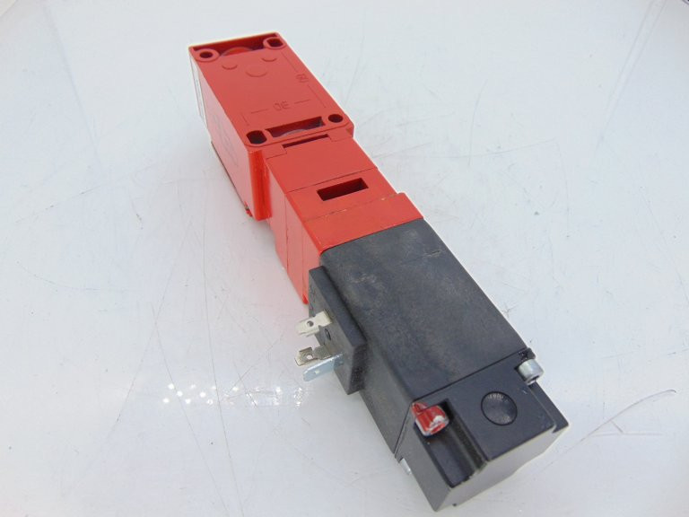Schneider Electric XCS-L522B2 Switch