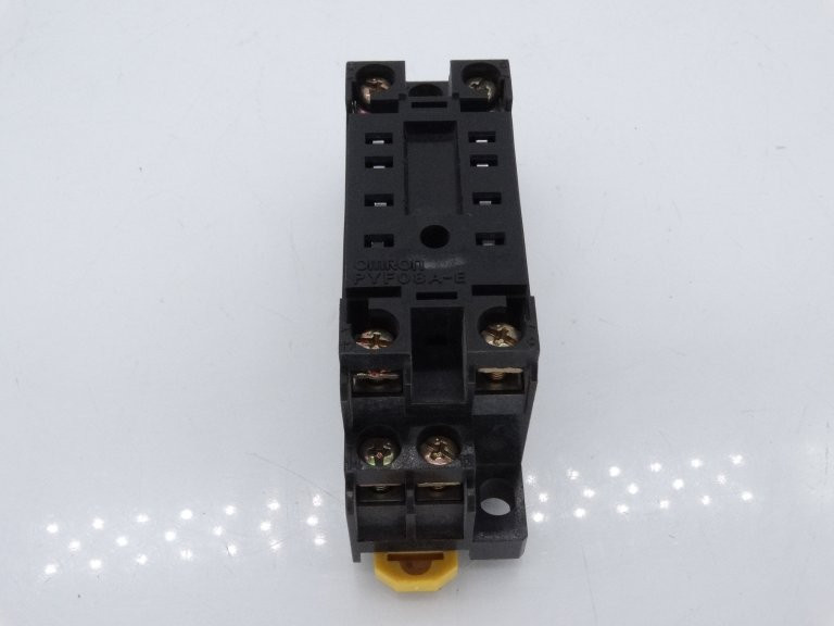 Omron PYF08A-E Relay Socket