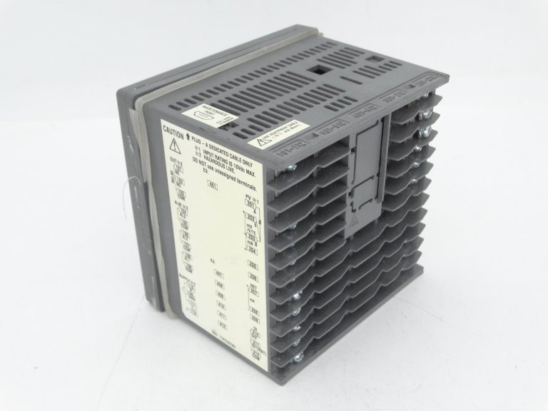 Yokogawa UT35A-L00-11-00 Temperature Controller