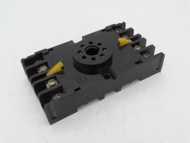 Omron 8PFA1 Relay Socket