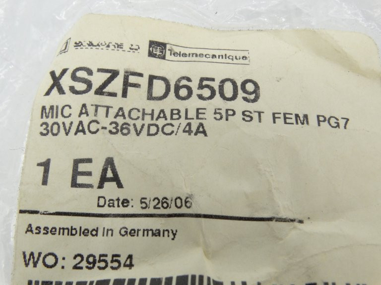 Schneider Electric XSZFD6509 Connector