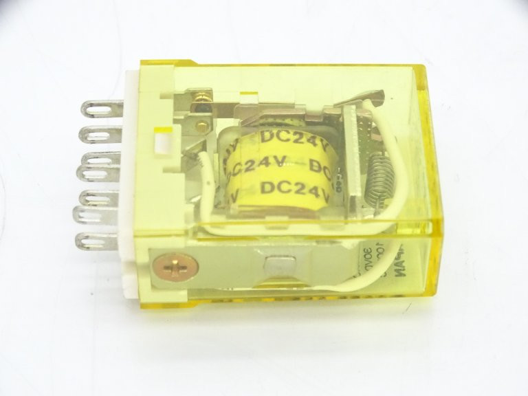 Idec RY2S-UDC24V Relay
