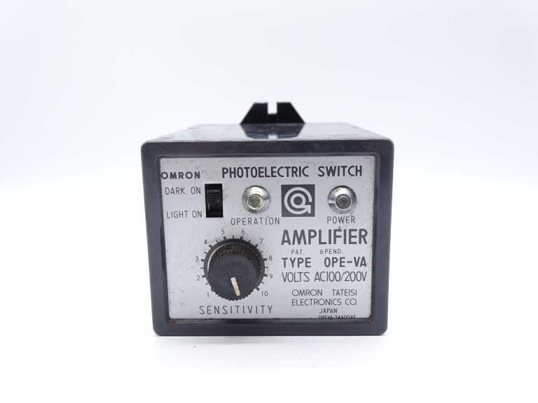 Omron OPE-VA 100/200VAC Amplifier