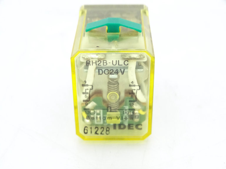 Idec RH2B-ULCDC24V Relay