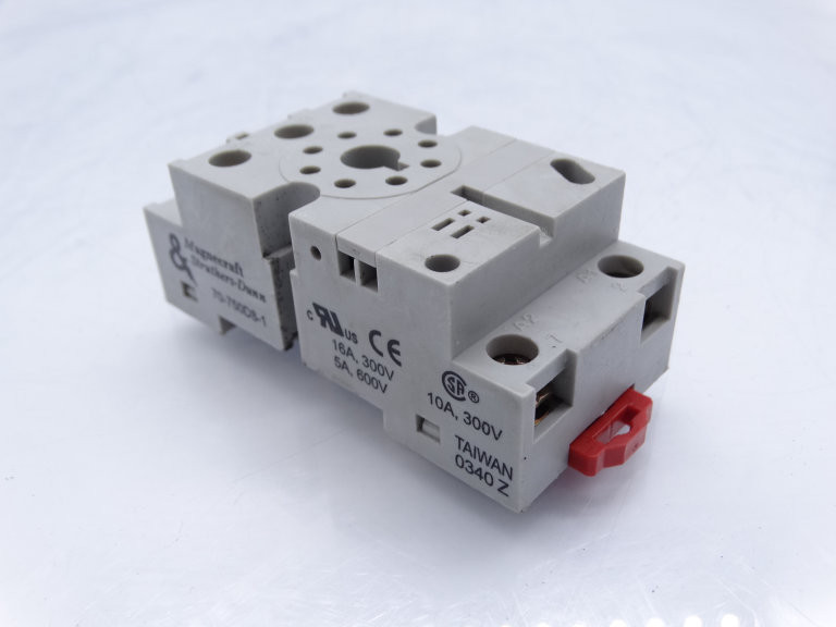 Magnecraft 70-750D8-1 Relay Socket