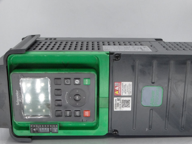 Schneider Electric Telemecanique ATV930U22N4 Drive