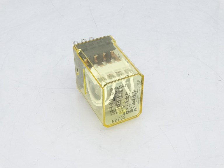 Idec RY4S-UDC24V Relay