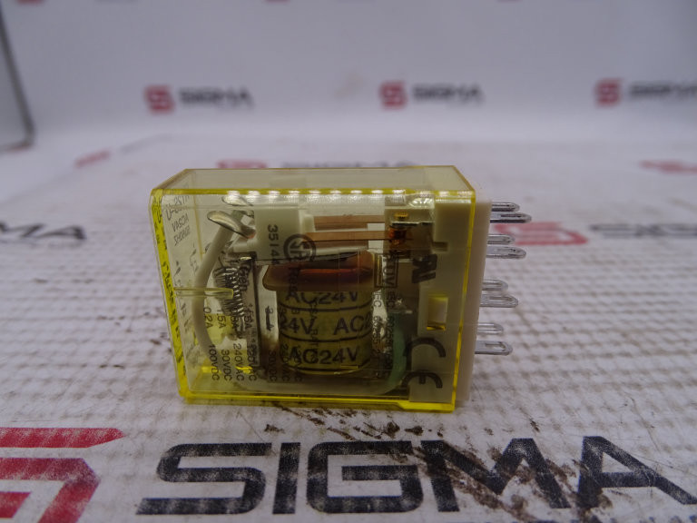 Idec RY2S-UAC24V Relay