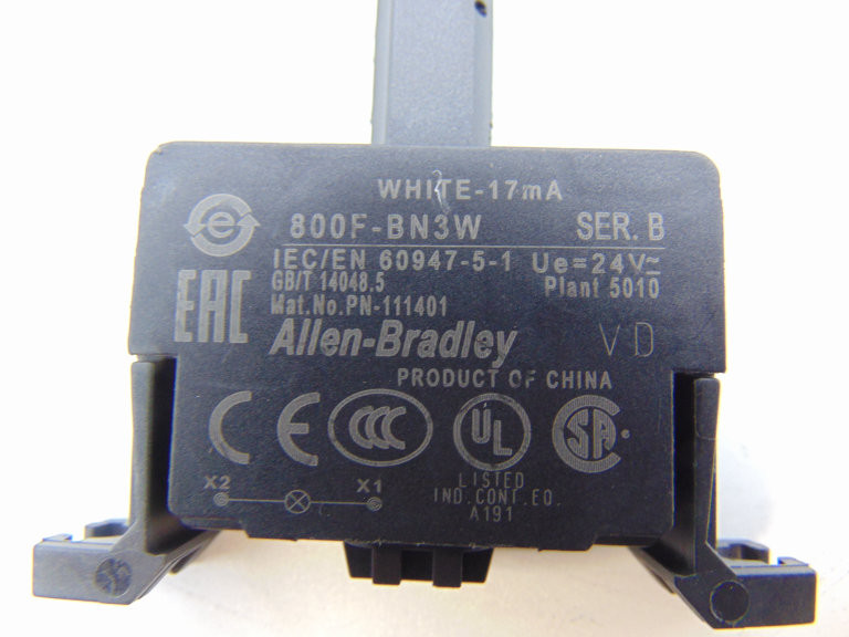 Allen Bradley 800F-BN3W Series B Light Fixture