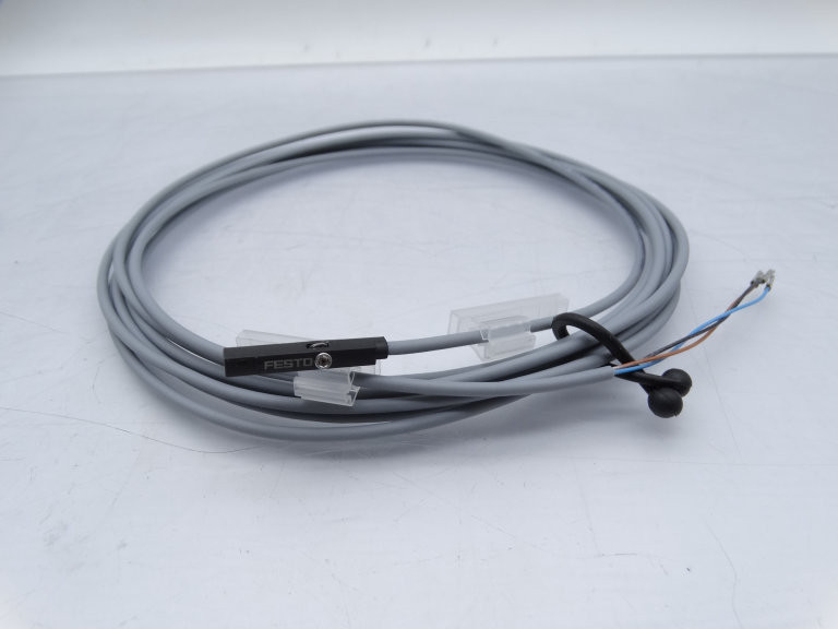 Festo SMT-10M-PS-24V-E-2,5-L-OE Switch