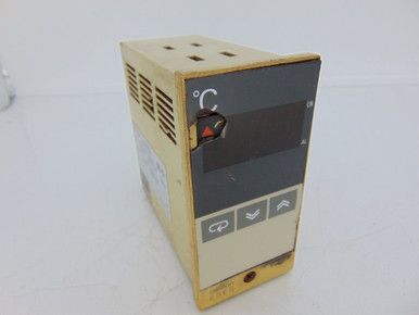 Omron E5ES-R1KJ Temperature Controller