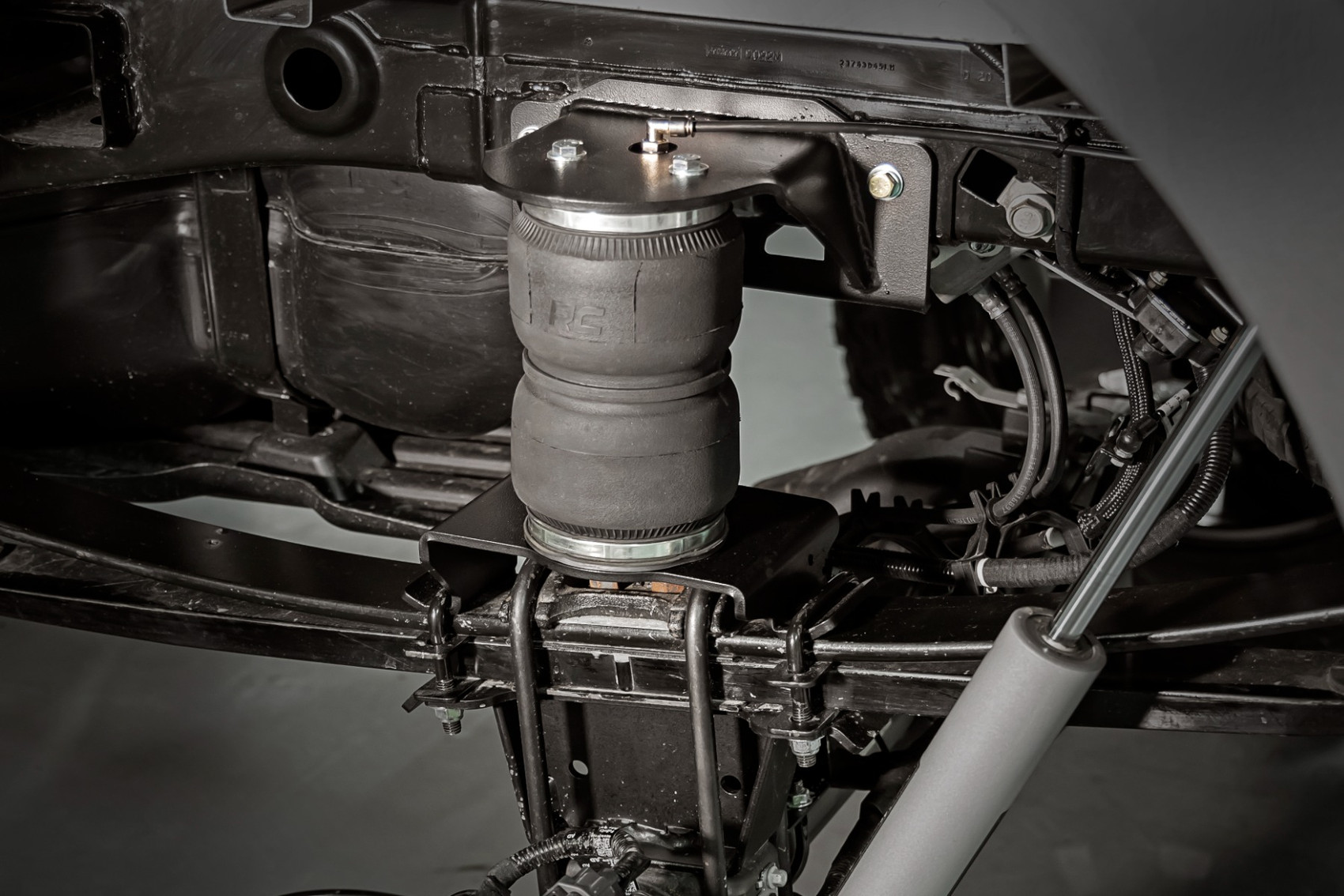 Ford F-150 2015-2020 4wd Rough Country Air Spring Kit - Switch Suspension