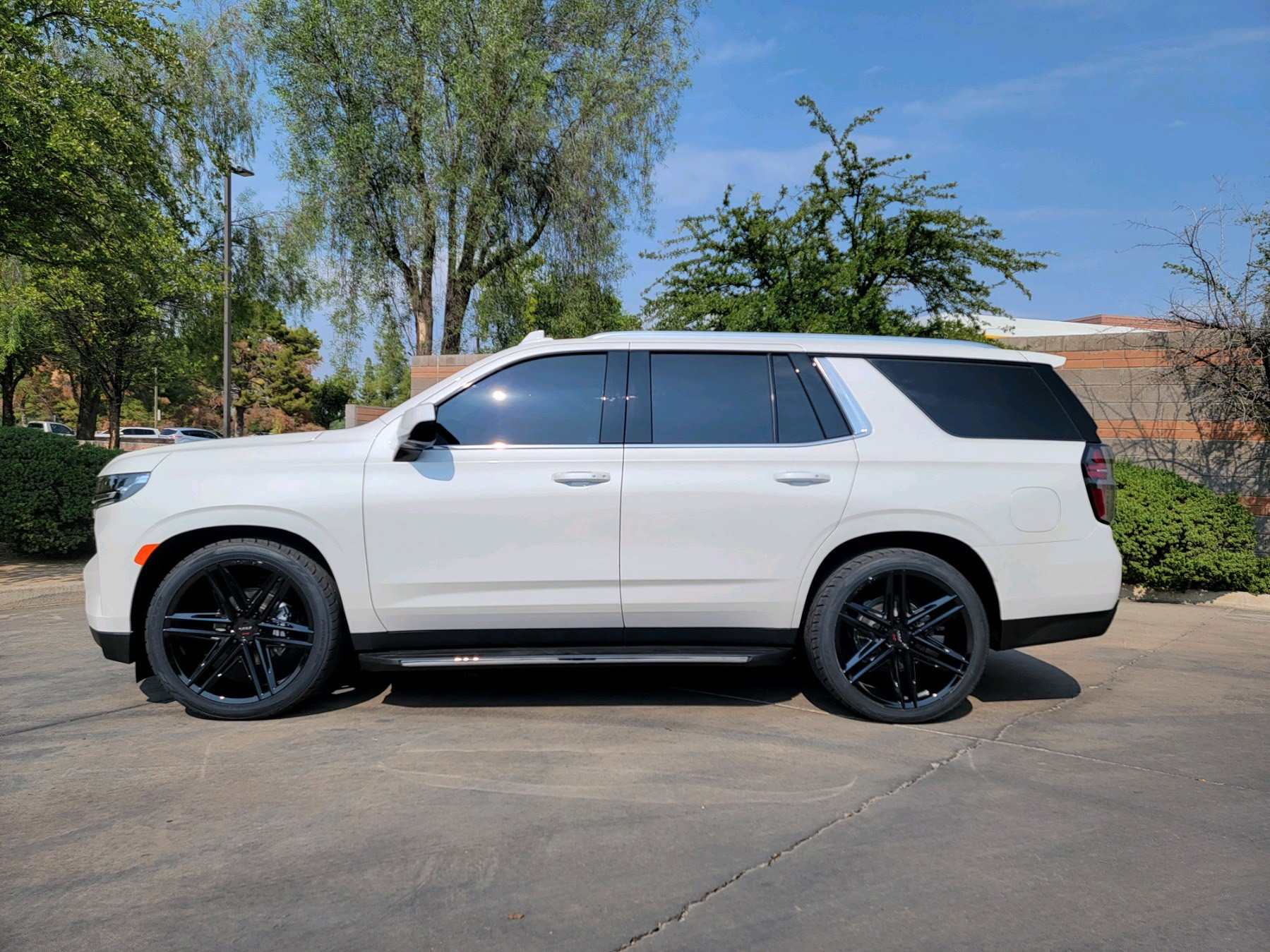 Chevrolet Suburban 2021-2026 2.5 / 2.25" Lowering Kit - Switch Suspension