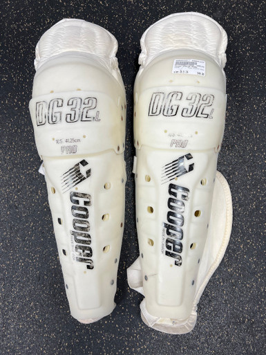Used Cooper DISPLAY MODEL 16 1/2" Hockey Shin Guards Hockey Shin Guards