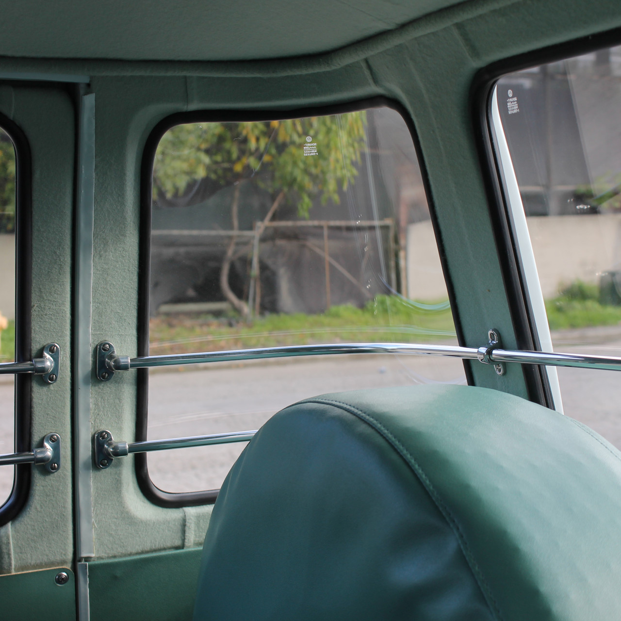 CORNER WINDOW SEAL W/ MOLDED CORNERS; DELUXE BUS; 1951-1963