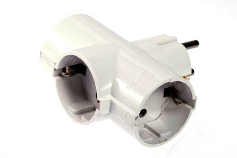 IMPA 550156 3-WAY PLUG WITH EARTH SAFETY