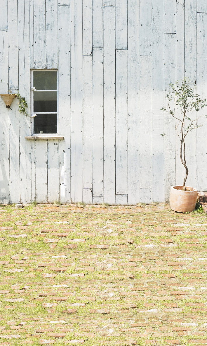 Whitewashed Barn Backdrop | Photo Pie