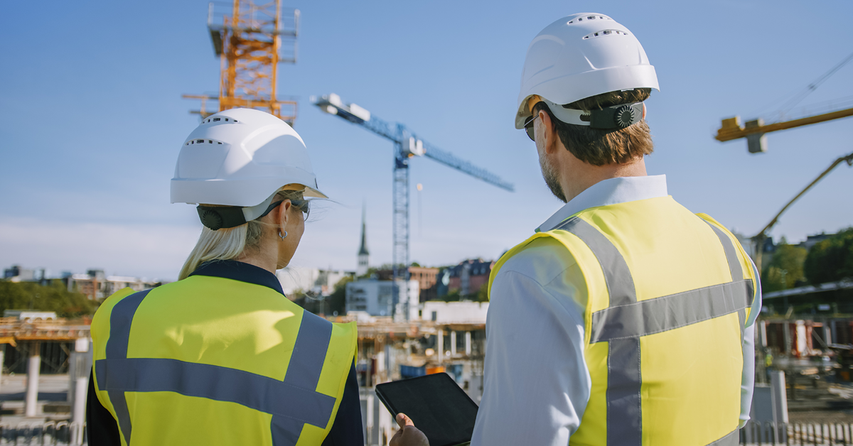 The Dangers of Poor Fit: How to Avoid Ill-Fitting Workwear - SAYKA