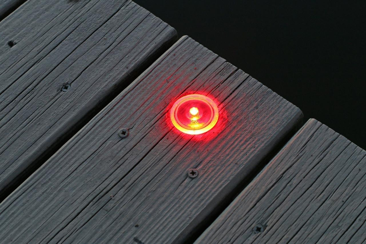 LakeLite Sola r Dock Dots (4-pack) | Dock / Marina Safety Markers