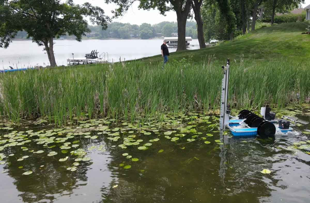 WaterShark - Remote Controlled Battery Powered Lake Weed Cutting Machine