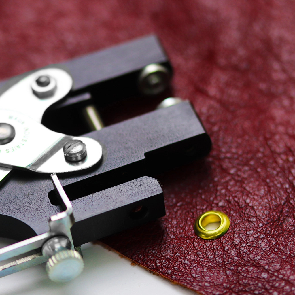 Heavy Duty Hole Puncher & Eyelet Plier 4 mm Eyelets | Maun