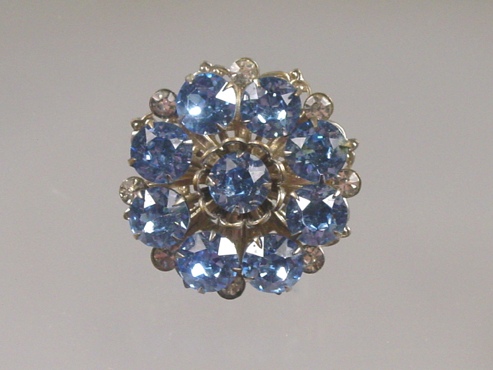 Baby Blue Dentelle Crystal Pin