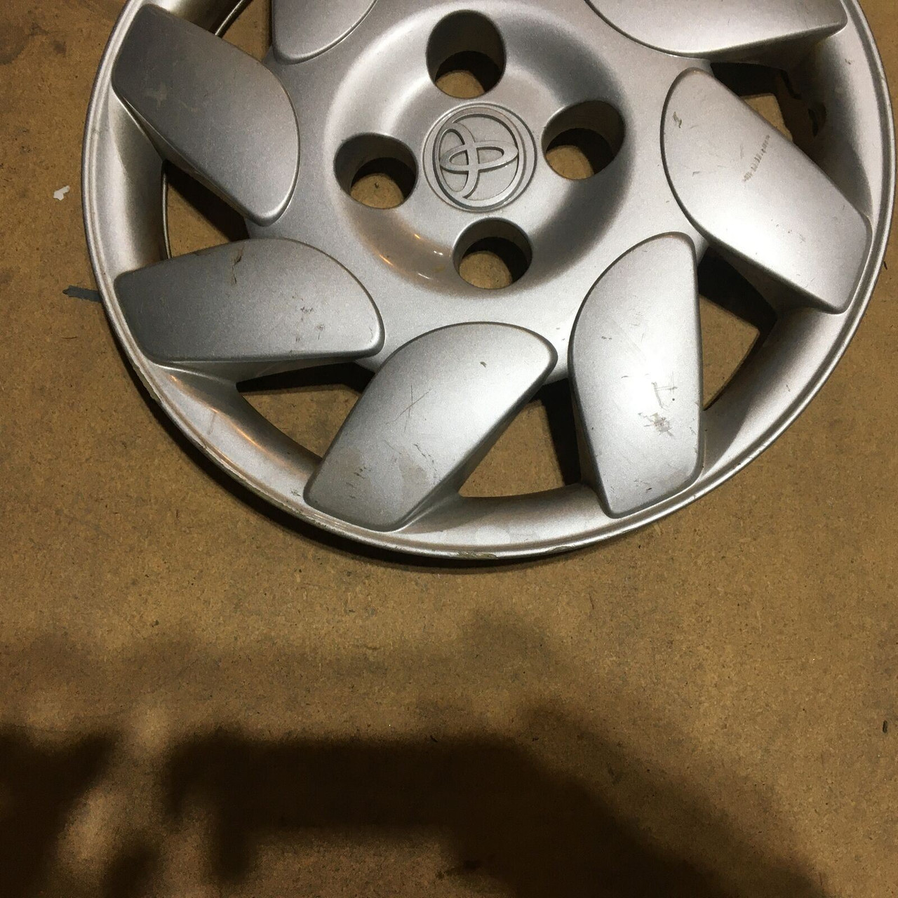 TOYOTA HUB CAP TOY1 - Taz Wheels