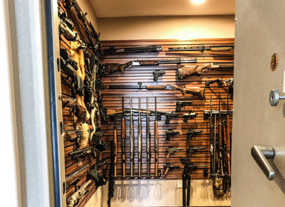 BUILDING A GUN ROOM: GUN RACK OPTIONS - Hold Up Displays