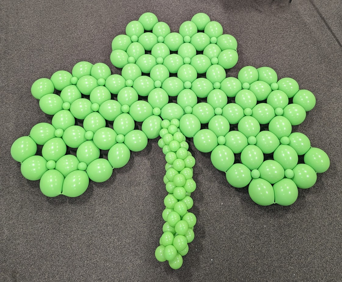 St. Patrick's Day - Shamrock Sculpture - M & M Balloon Co. of Seattle